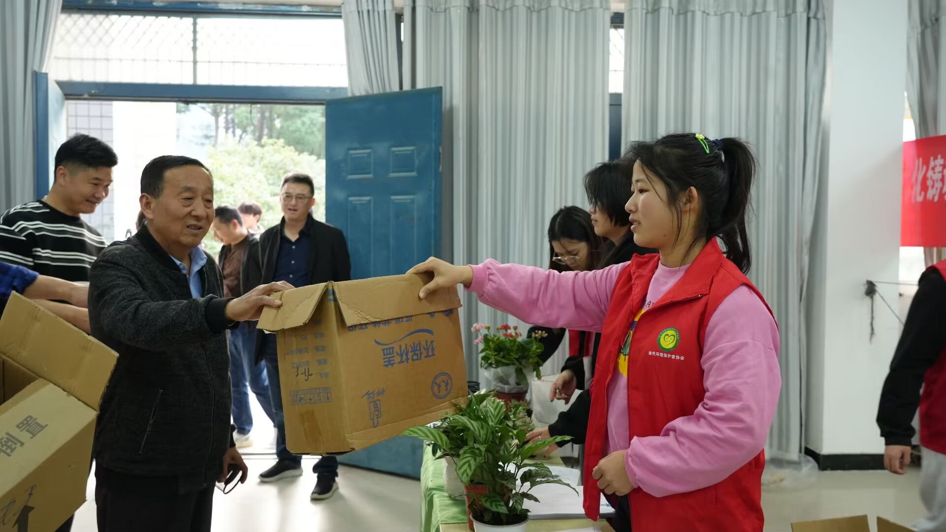 文化铸魂，生态赋能 ——蚌埠学院第十届“绿色银行”环保回收活动圆满结束